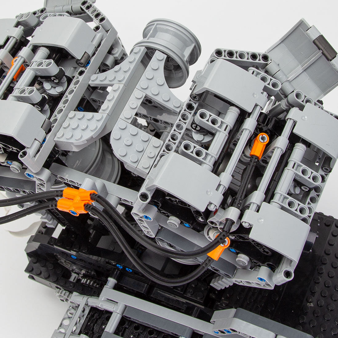 Milwaukee-Eight V-Twin OHV 8-Valve Four-Stroke Harley-Davidson MOC Mot ...