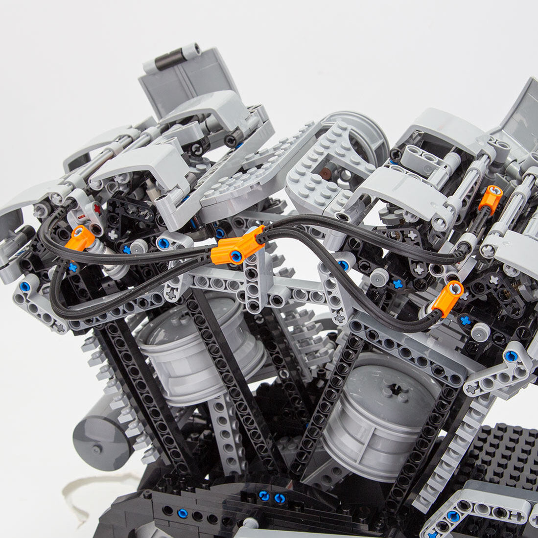 Milwaukee-Eight V-Twin OHV 8-Valve Four-Stroke Harley-Davidson MOC Mot ...